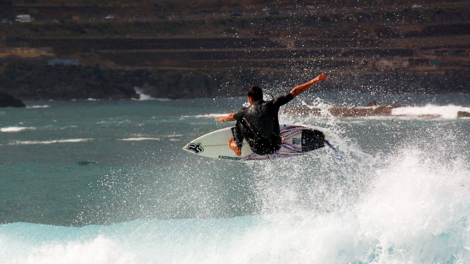 Surfen in de rechtse van Lloret | Hallo Canarische Eilanden